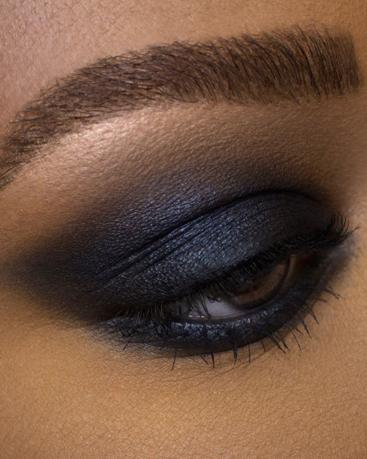 Black Obsidian Eyeshadow & Eyeliner Pigment | Rituel de Fille