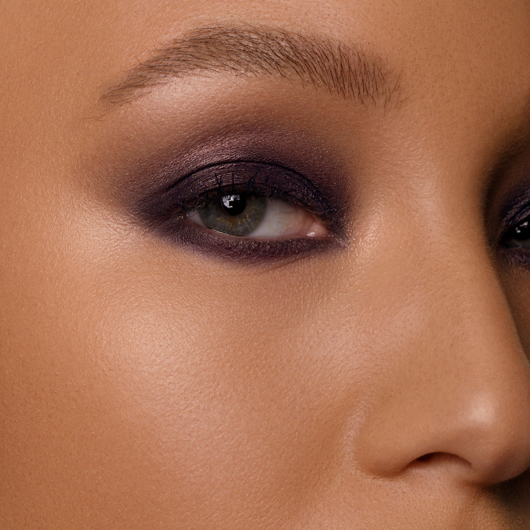 Serpent de Mer: Dark Violet Shimmer Eyeshadow